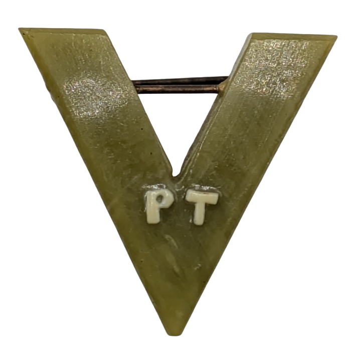 Bakelite V Victory Pin - Parry's Vintage